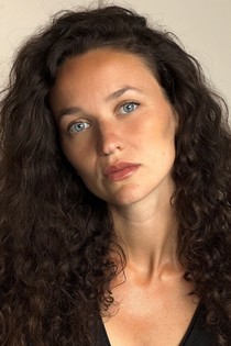 Cynthia Leone | Comédienne | Cyrille Joubert Talents